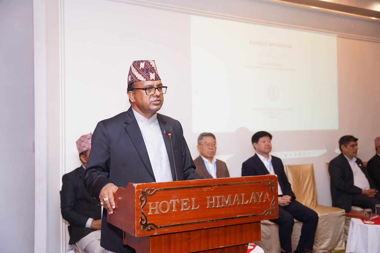 पर्यटनमन्त्री पाण्डेद्वारा विश्वविख्यात चिनियाँ वैज्ञानिक विङडिङ ...